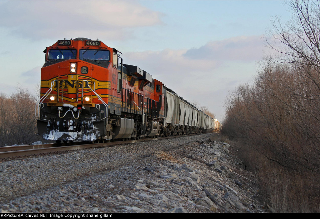 BNSF 4680 Heads up a Nb freight train.